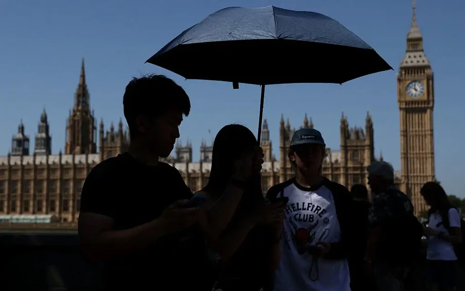 Record May heat and smoke cause major UK rail chaos
