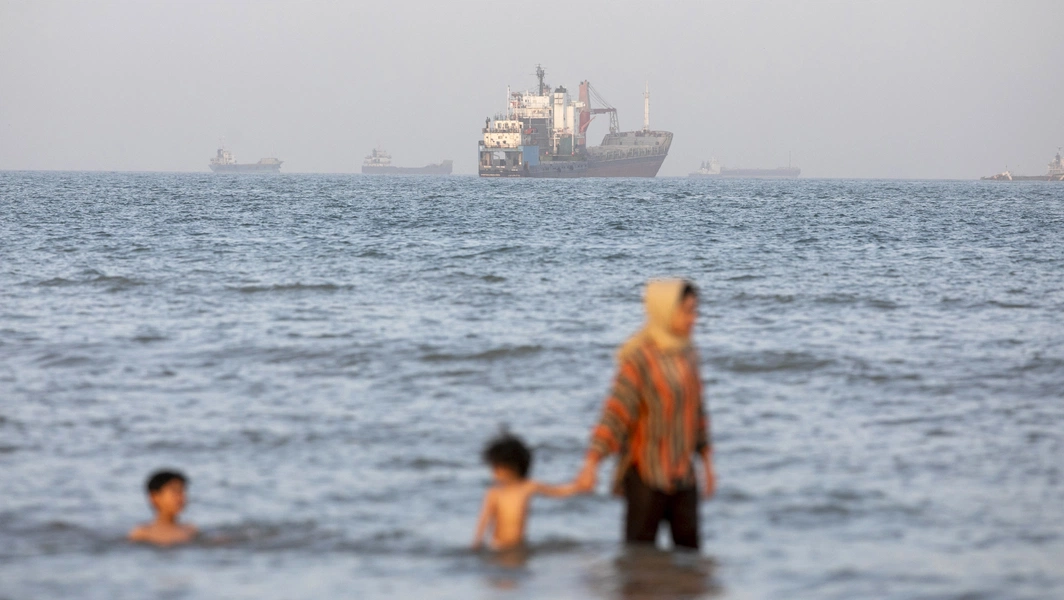Oil hits $100 as US-Iran peace hopes fade after strikes