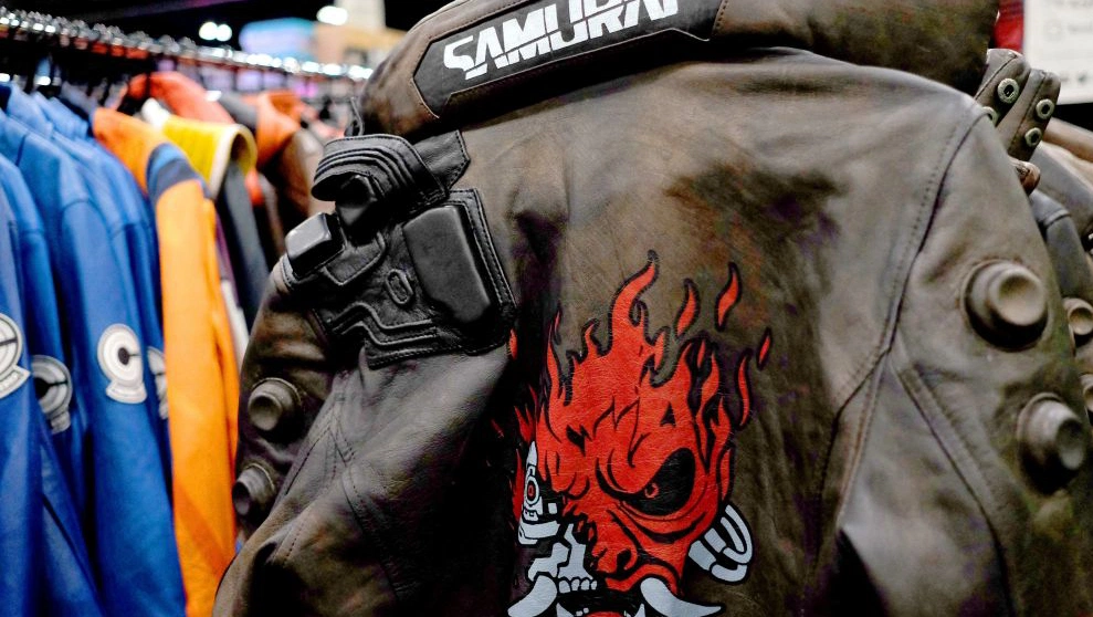 Cosplayer recreates Cyberpunk 2077 jacket with $1,200 OLED collar