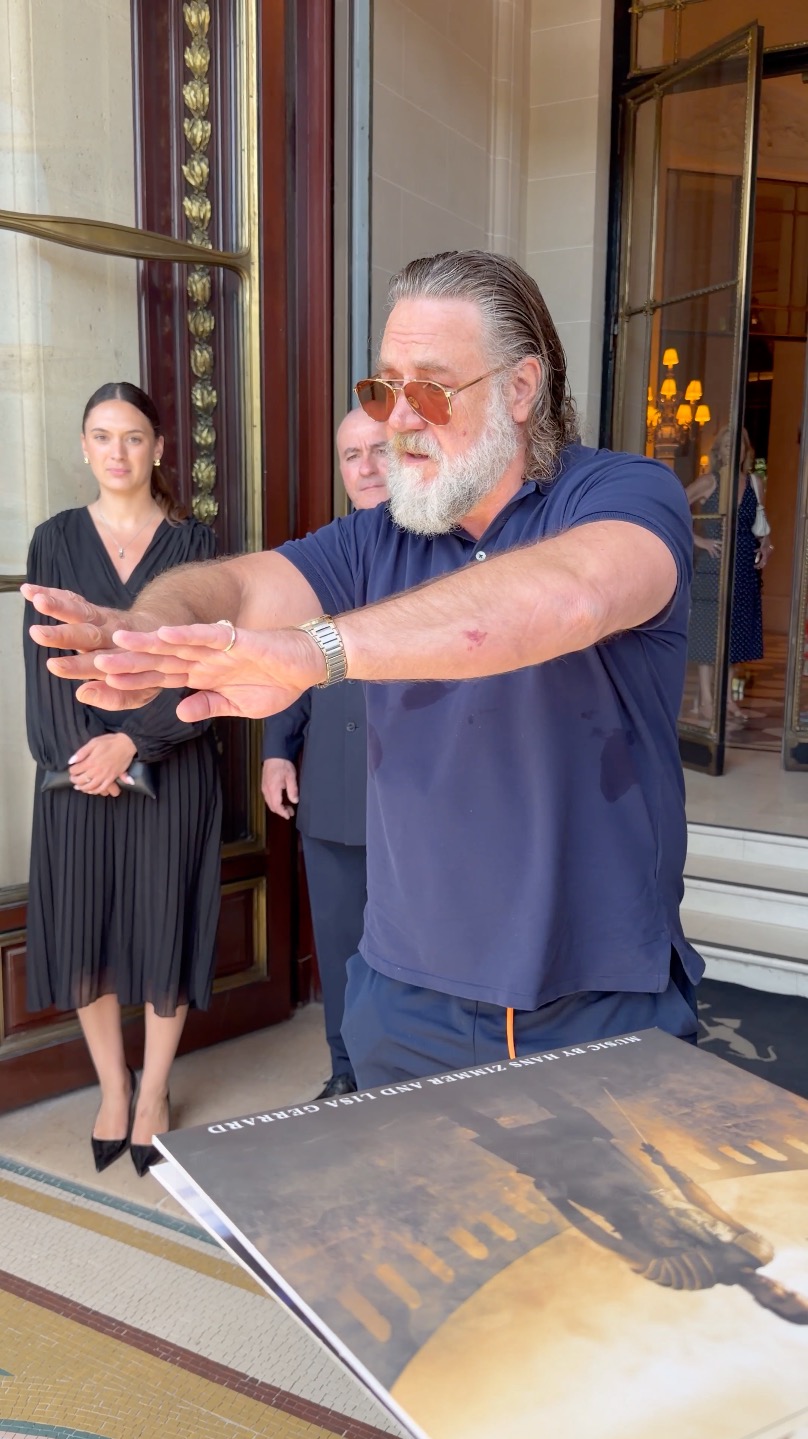 Russell Crowe speaks out after viral confrontation with autograph ...