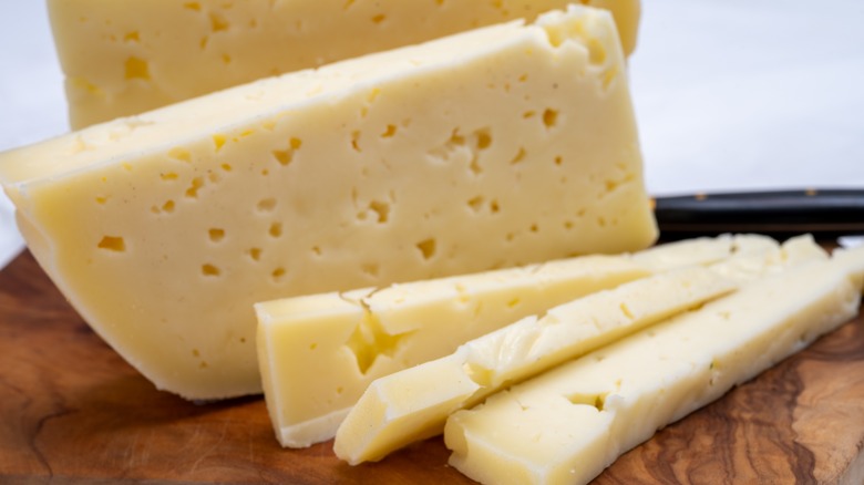16 of the absolute best cheeses for melting, according to a chef