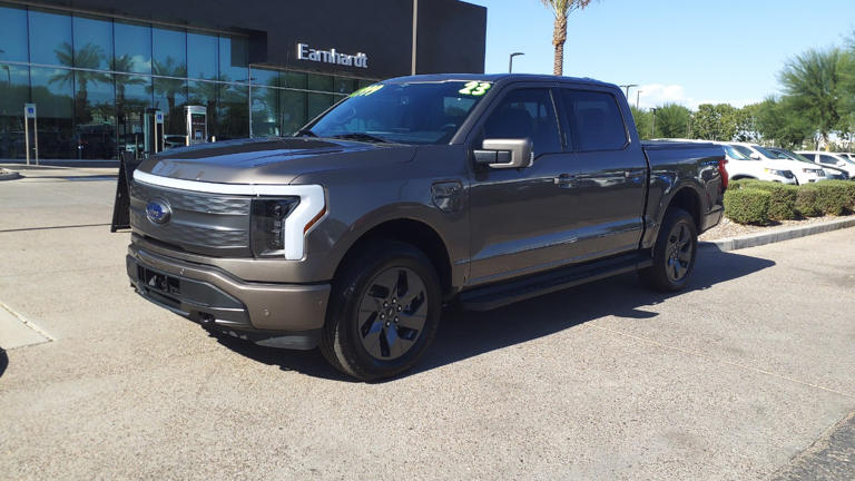 Ford just confirmed an extended-range F-150 Lightning with 700 miles on ...