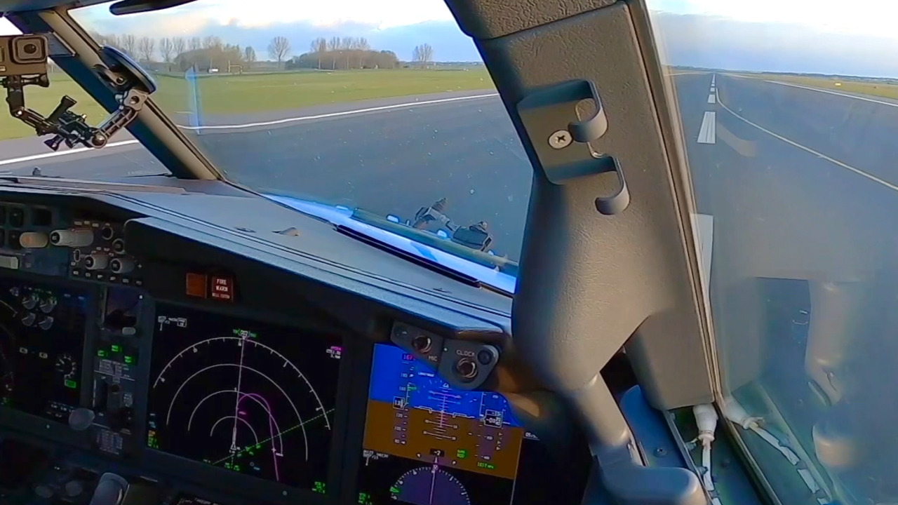 Boeing 737MAX departure from Amsterdam captured by Just Planes
