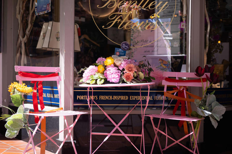 This 'stunning' floral walking tour is bringing foot traffic to ...