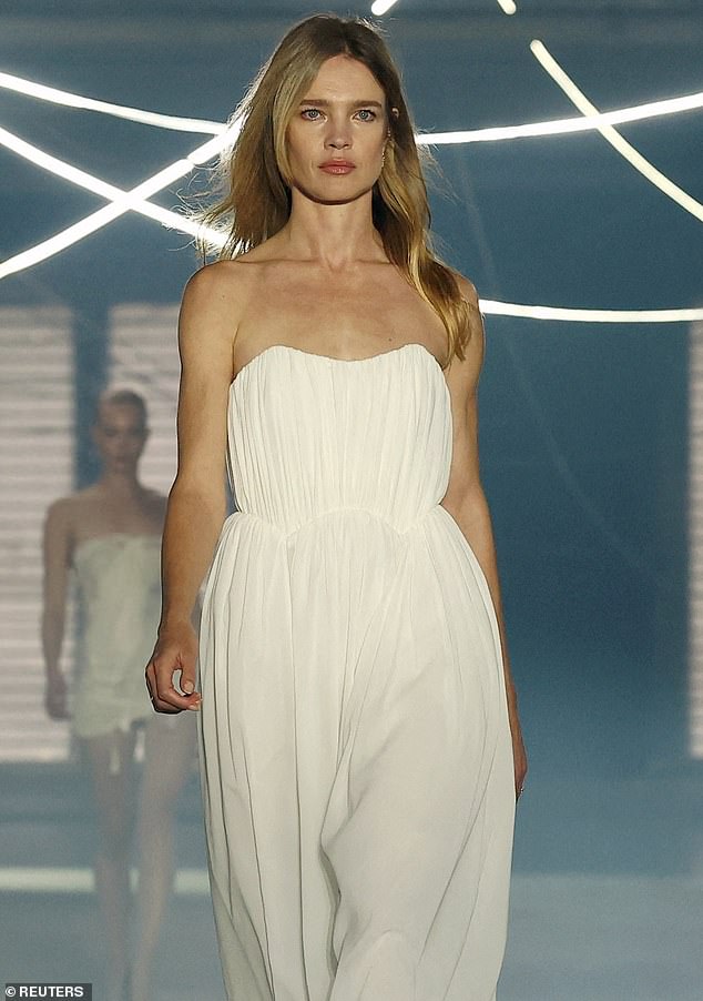 Vogue model is expecting her sixth baby at age 44 after marrying into ...