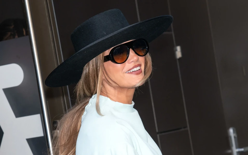 Jennifer Lopez blends Memorial Day style with summer trend influence
