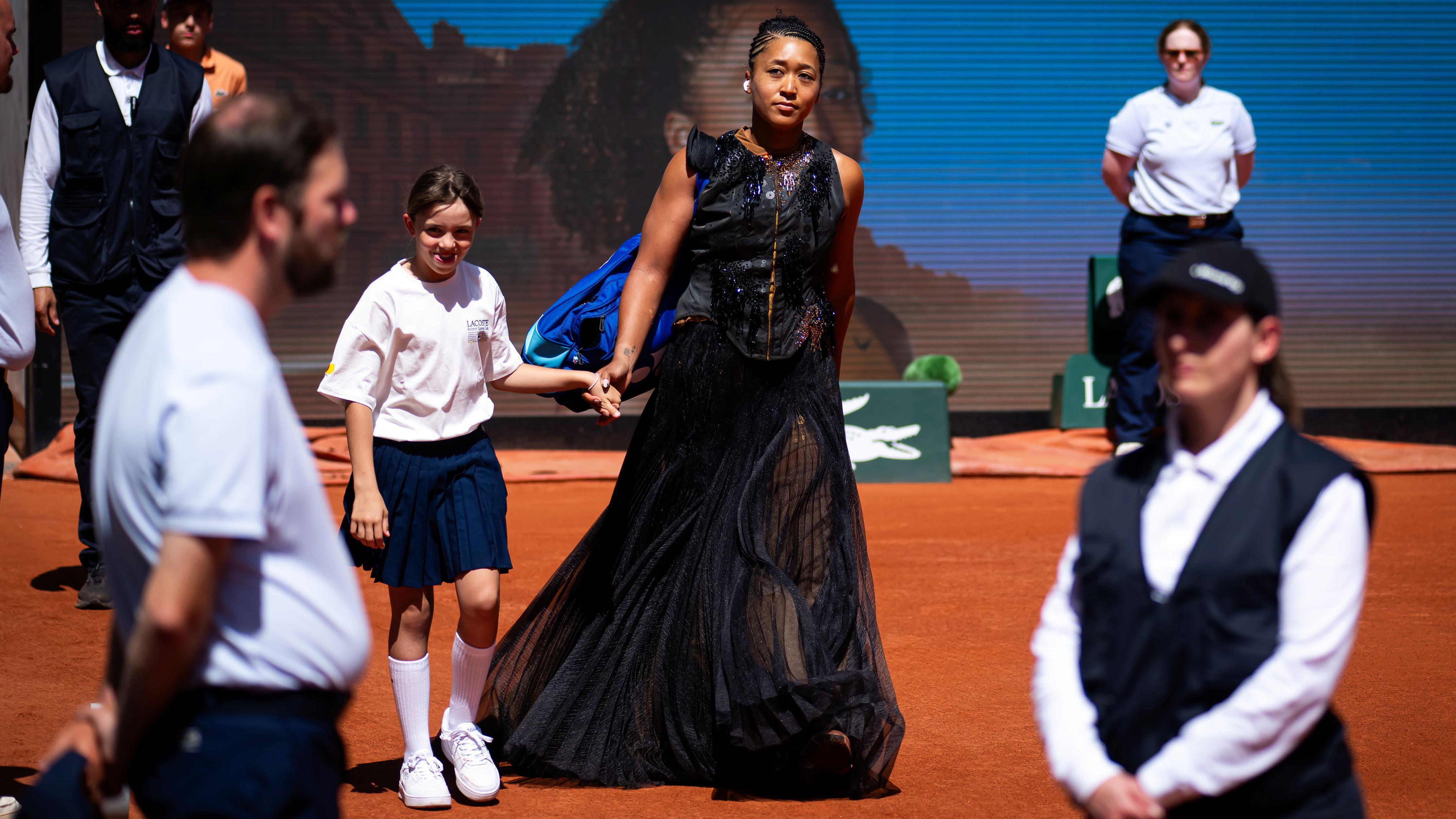 Osaka sparkles in golden French Open outfit