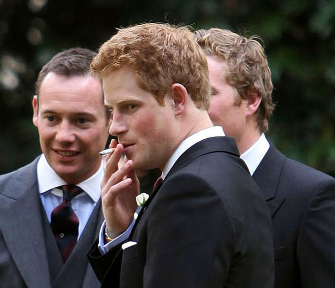 Harry bị cho là 'xấu hổ' với quá khứ trước khi cưới Meghan