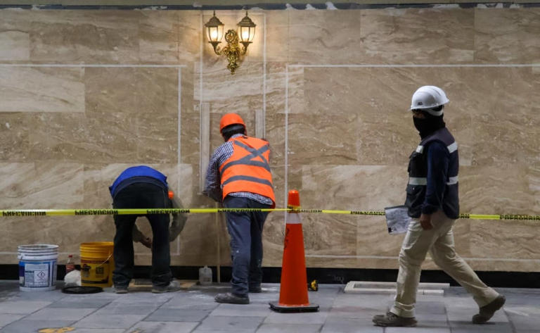 Entre polvo, avanza colocación de lámparas decorativas; continúan obras ...