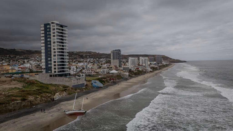 Barco de estadounidense queda varado en playas de Tijuana tras ser ...