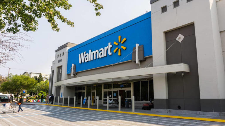 Walmart offers adorable summer outfits for your porch goose starting at ...