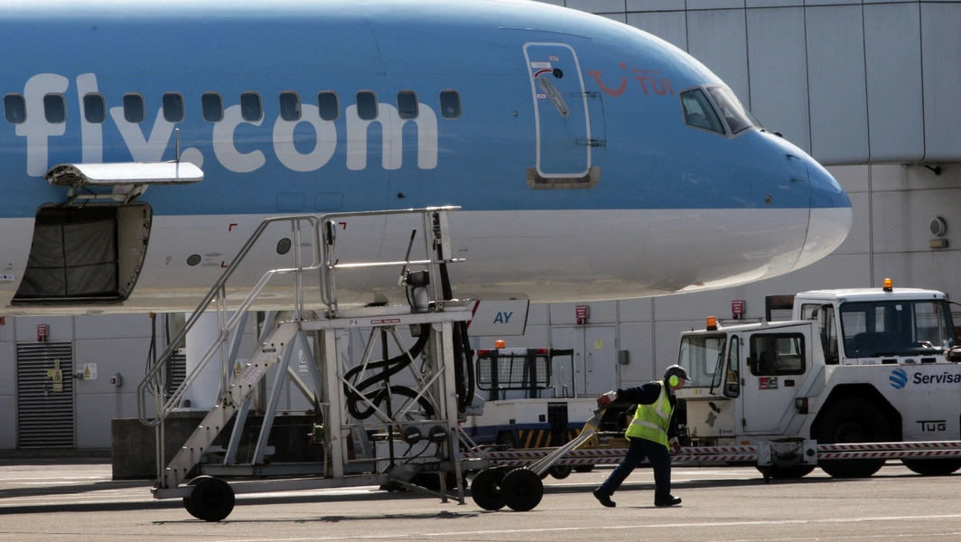 Glasgow airport runway closure causes major passenger disruption
