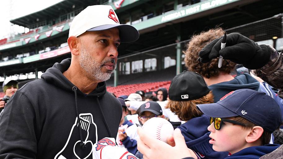 Red Sox fan-favorite analyst tries to explain Alex Cora drama