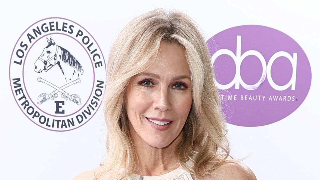 Jennie Garth reveals hypnotism helped her ‘not pee my pants’ during ...