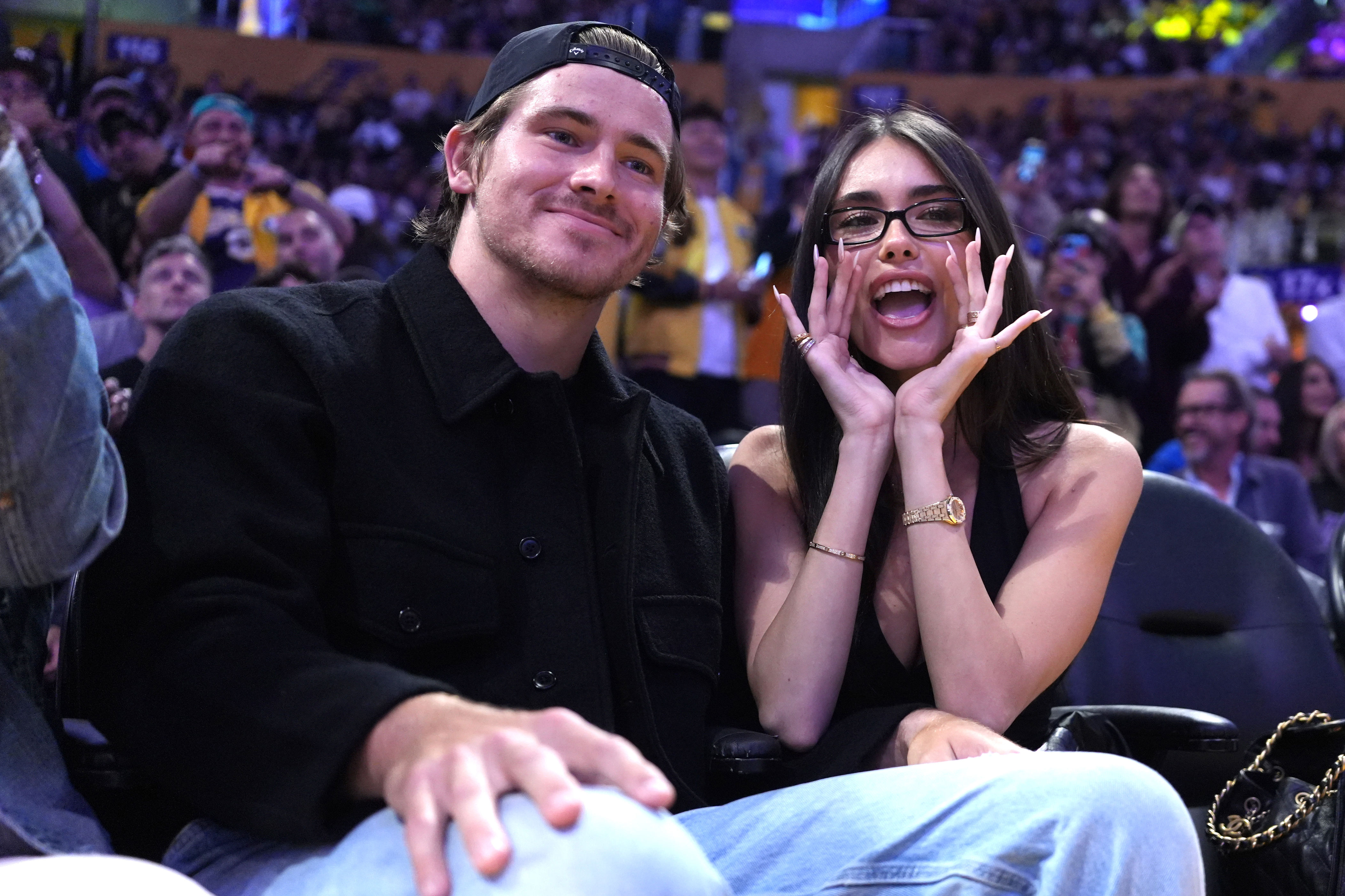 Justin Herbert interrupts girlfriend Madison Beer’s soundcheck with ...