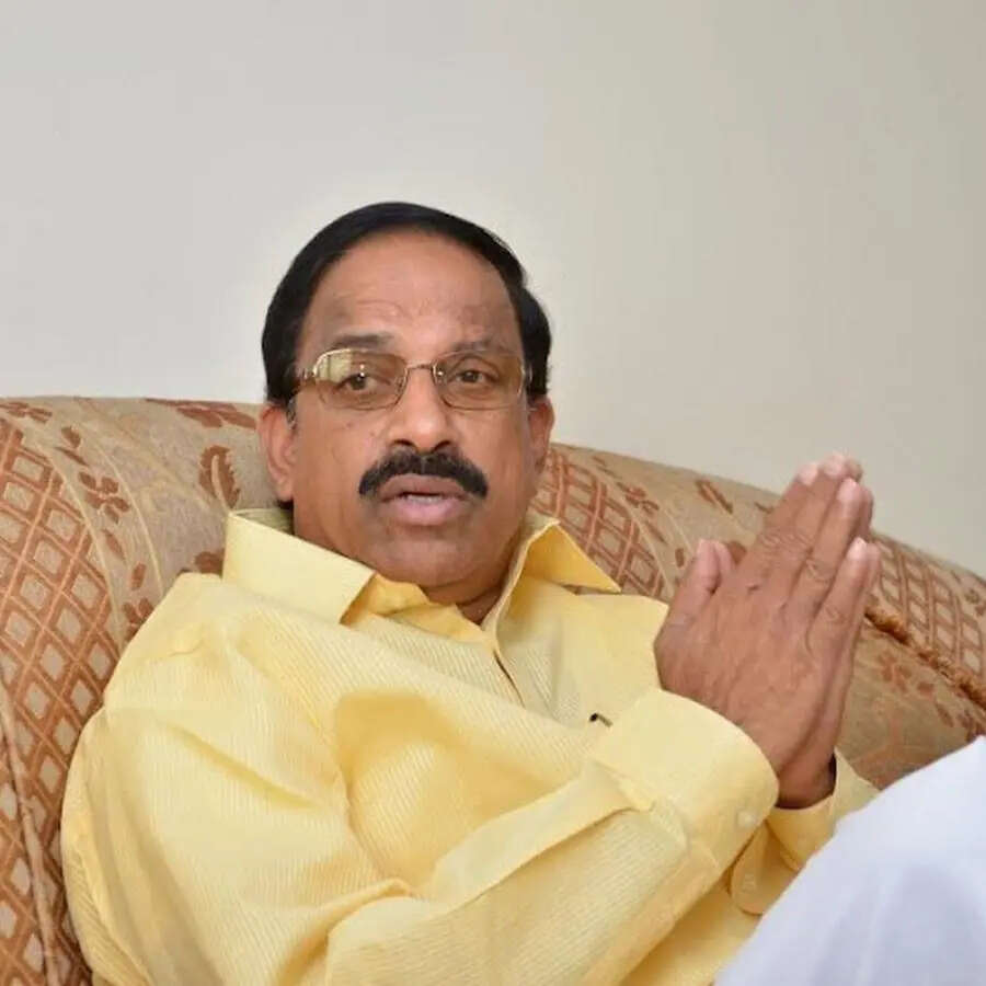 Agri Min slams Centre over urea shortfall