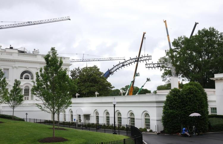 MMA. L’octogone pour l’UFC Maison Blanche commence à être installé