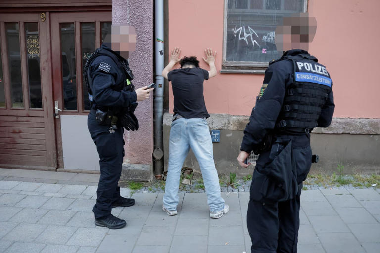 Teenager in Chemnitz verprügelt! Polizei schnappt Raub-Duo: Einer ...