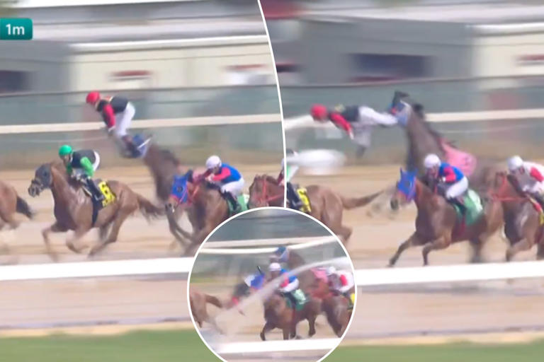 Jockey thrown off horse high into air in scary Aqueduct scene