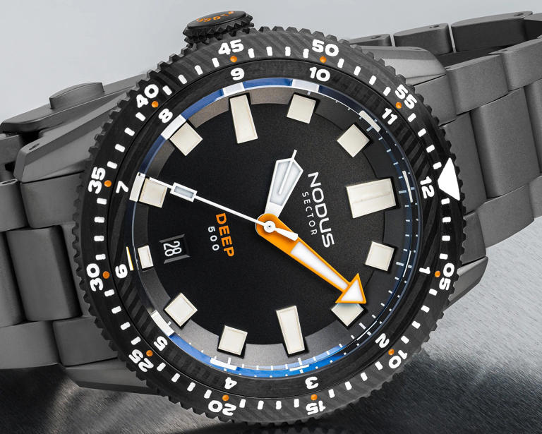 This affordable 500m automatic dive watch borrows a page from high-end EDC