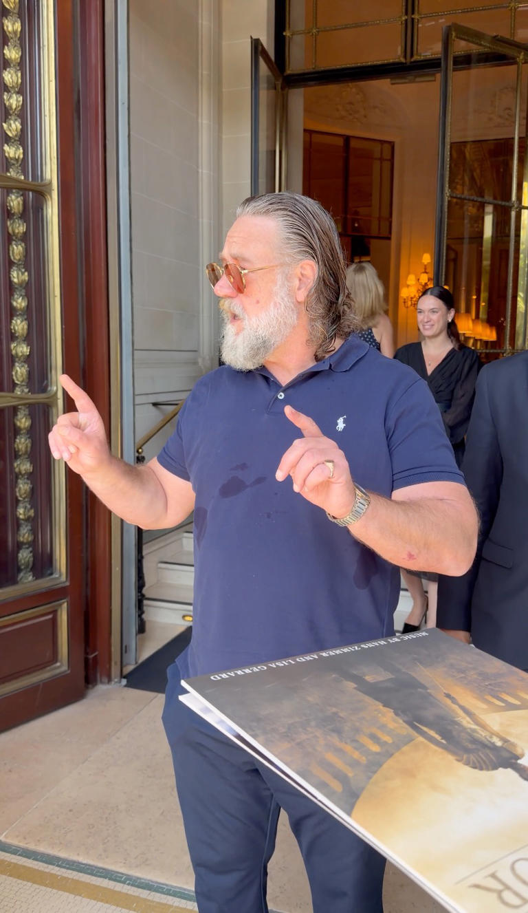 Russell Crowe speaks out after viral confrontation with autograph ...