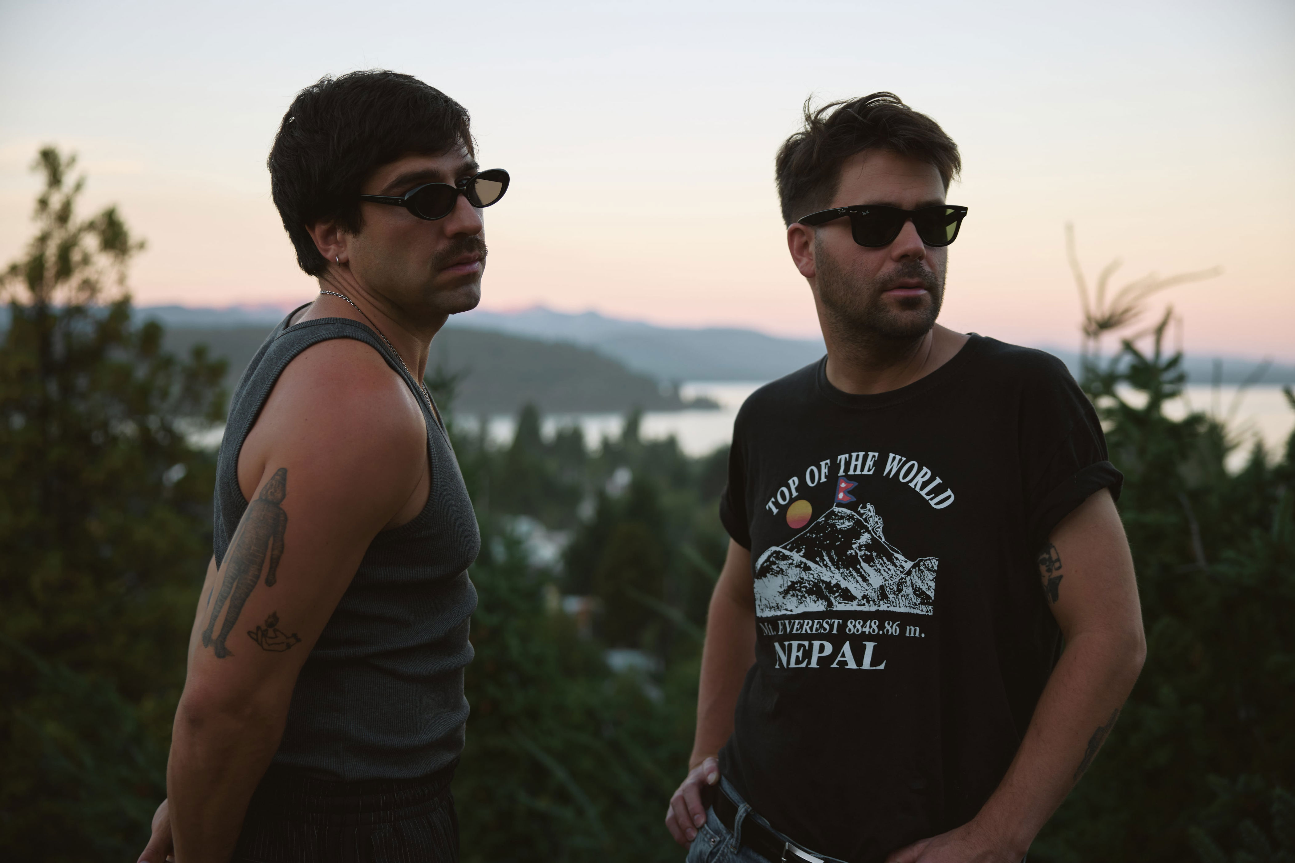«Rojo rubí»: El Zar apuesta por el pop rock vintage en su nuevo sencillo