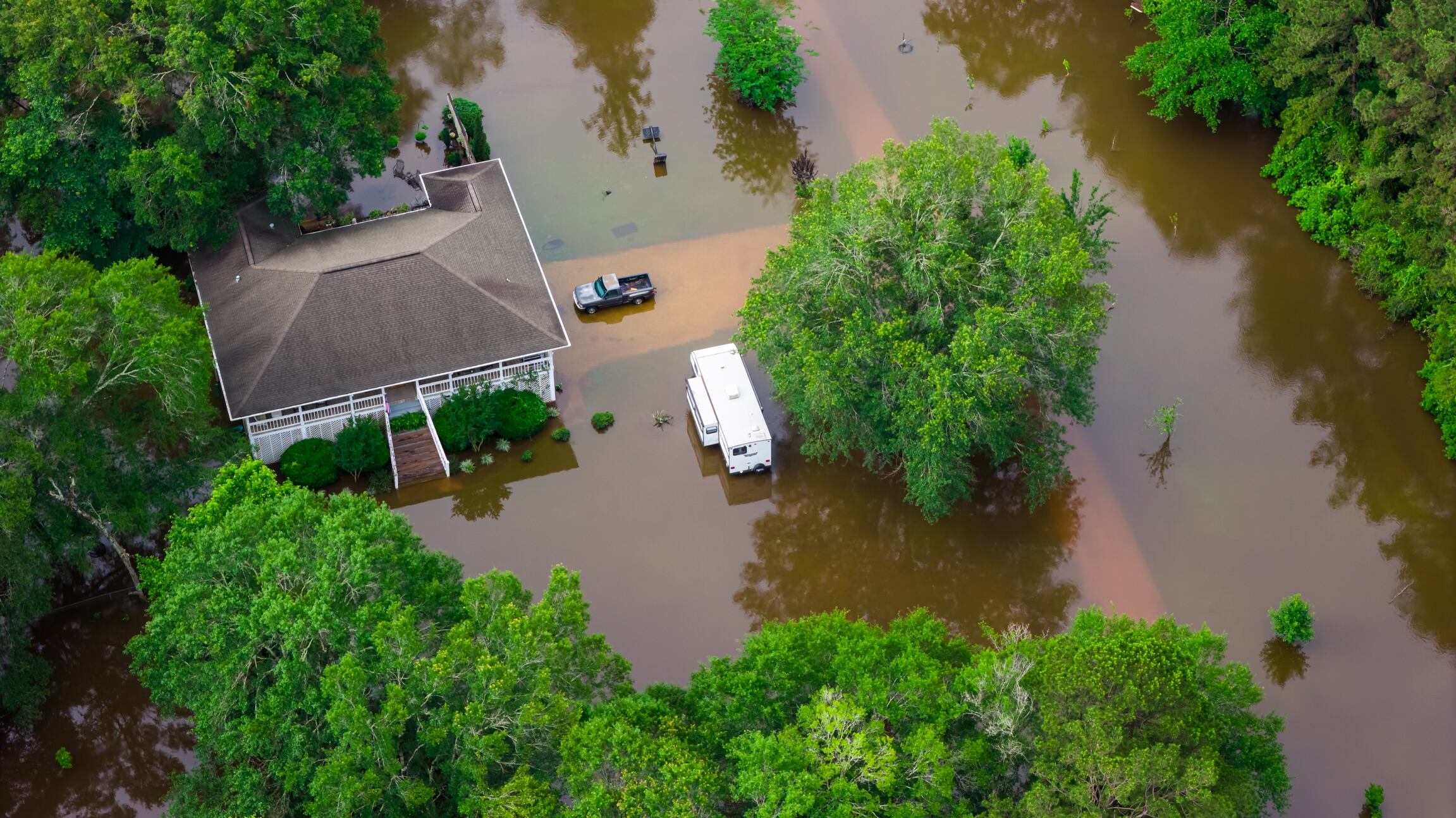 Rising river cuts off Mississippi subdivision as residents flee by boat