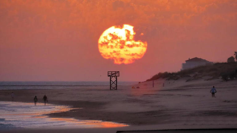 El atardecer de la calima en Rota