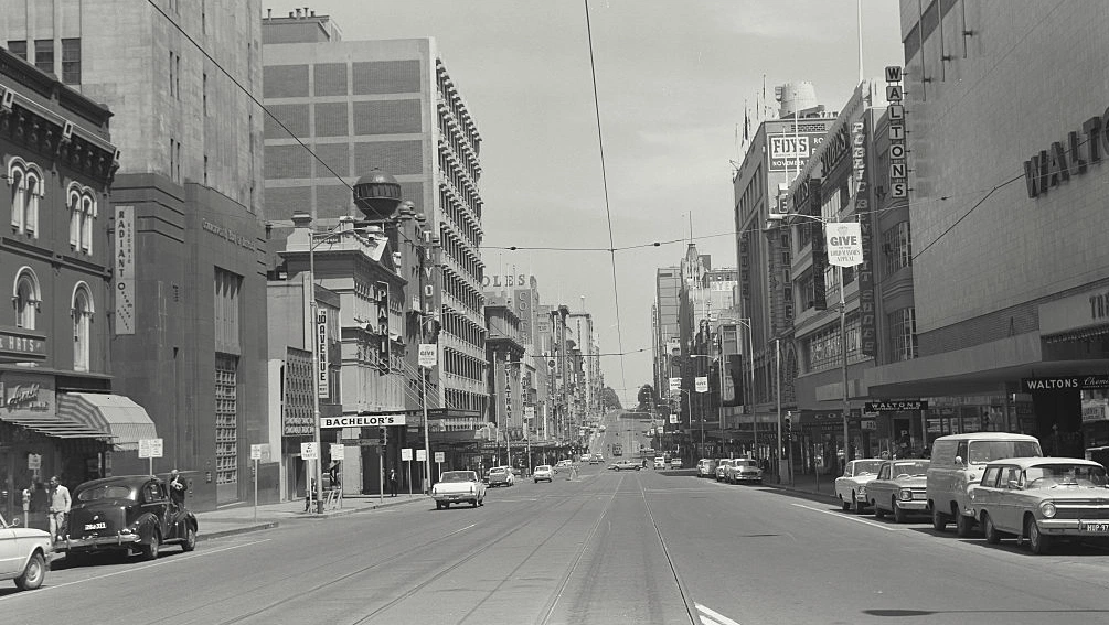 Council defends Bourke St alert as police downplay threat