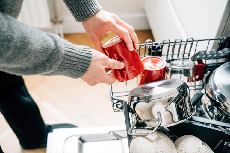 8 easy cleaning tasks you should do before bed for a tidy morning