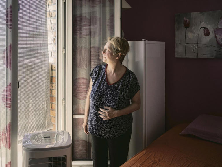 Canicule et précarité : à Paris, « nos appartements deviennent des ...