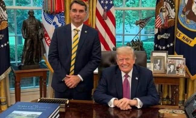Flávio Bolsonaro e Trump: Como a agenda nos EUA piorou a situação do ...