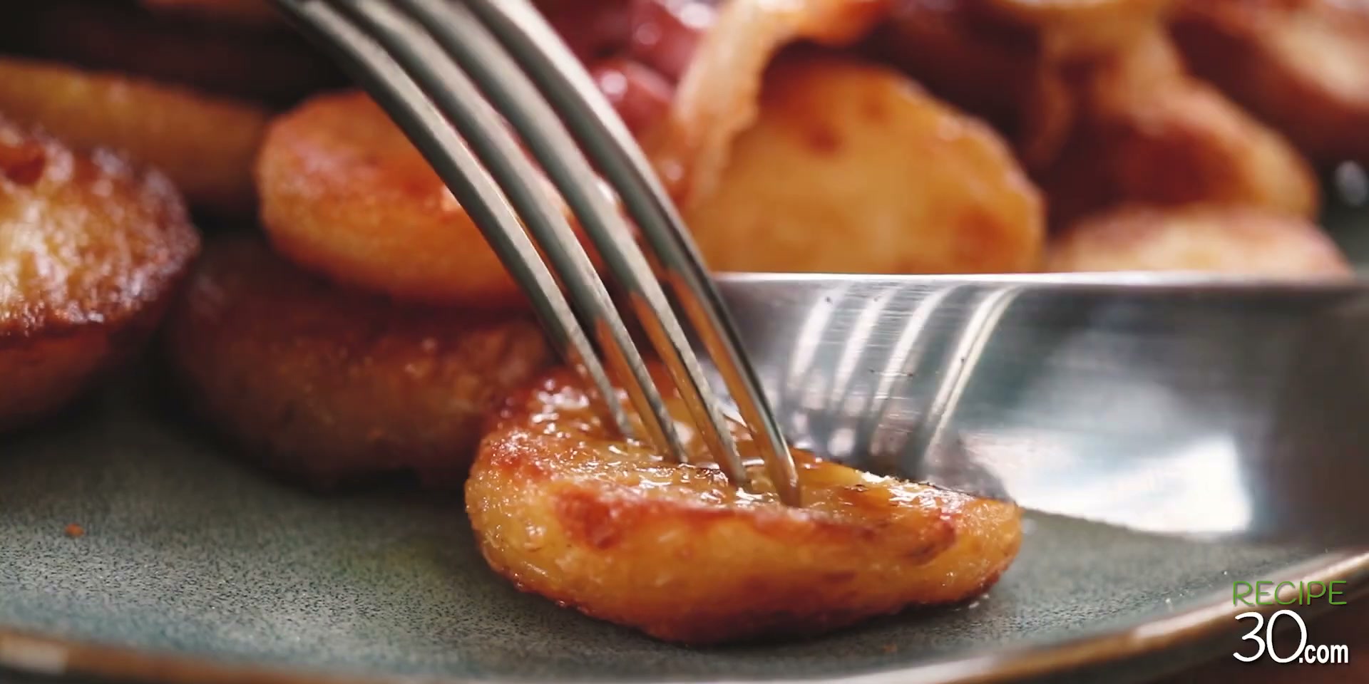Crispy roast potatoes with pancetta: a game changer!