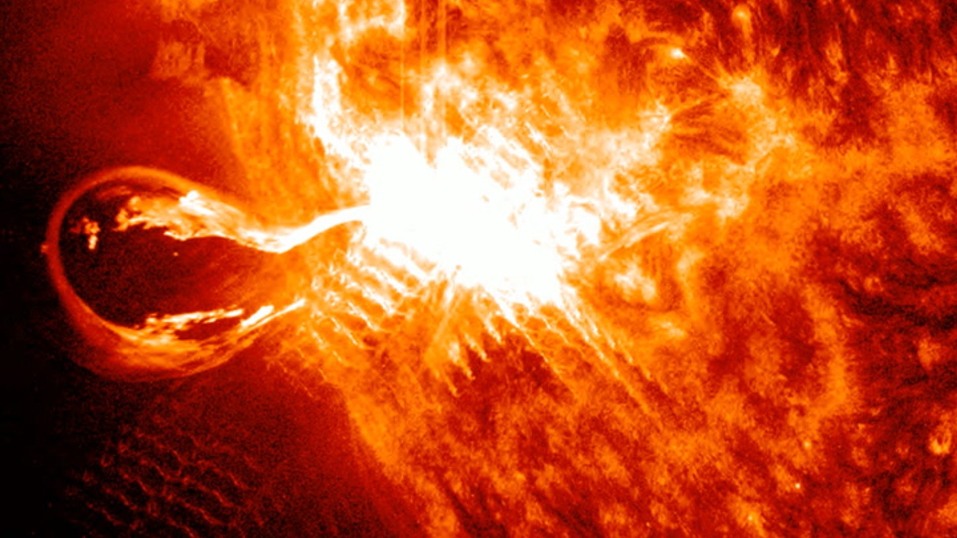 See spacecraft views: Sun blasts massive X4.5-class solar flare