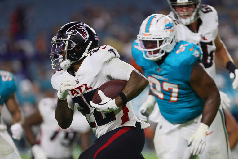 Former Falcons running back signs with Miami Dolphins