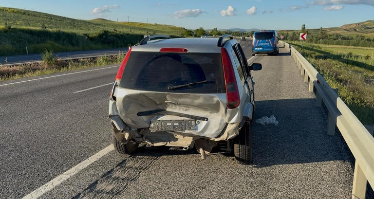 Yozgat’ta iki otomobil çarpıştı, 8 kişi yaralandı