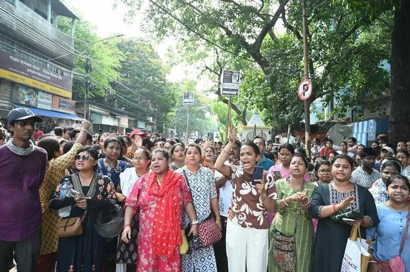 Justice protest at Bansdroni school after class 3 boy’s death