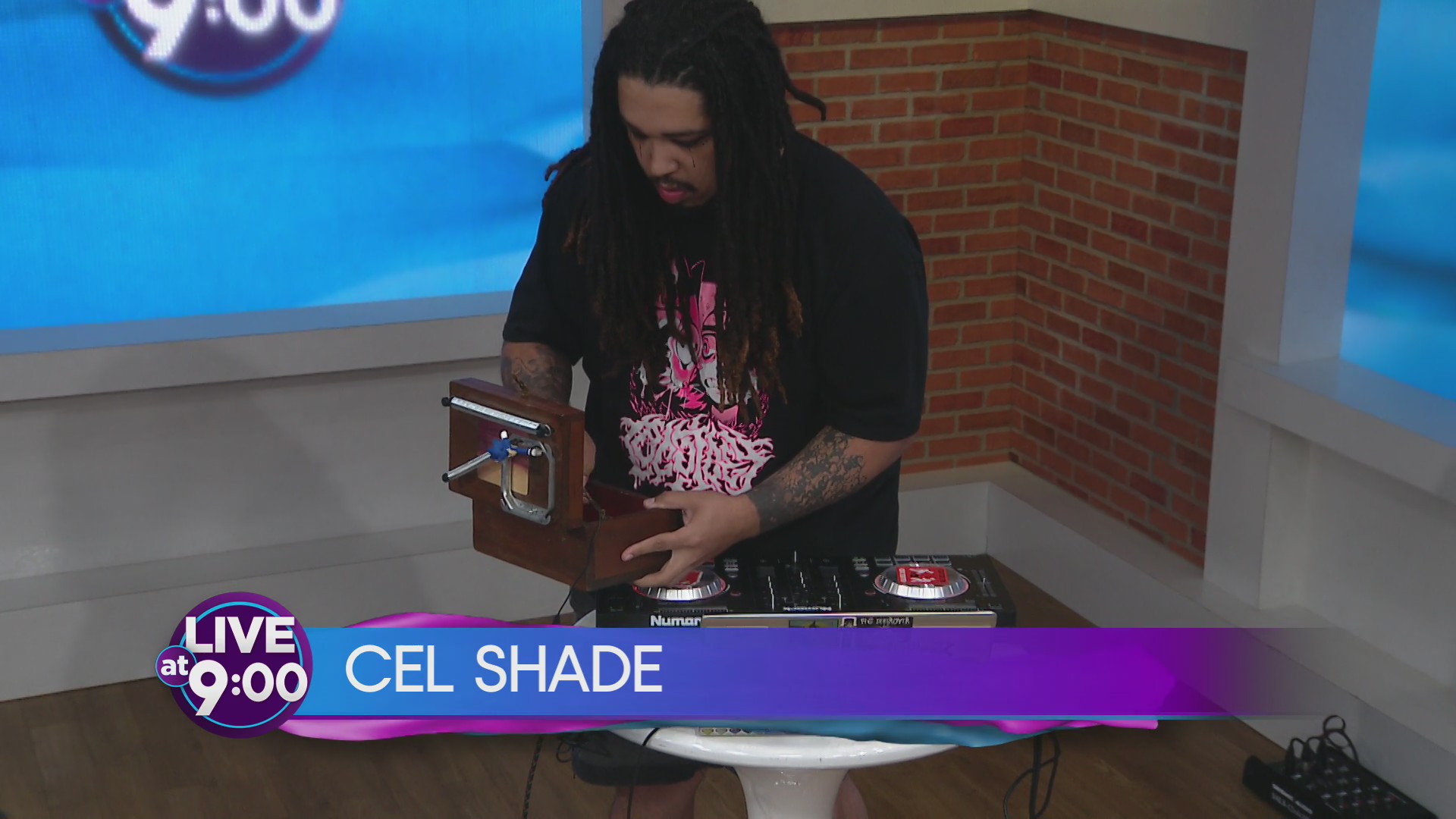 Cel Shade performs before Memphis Concrète Festival