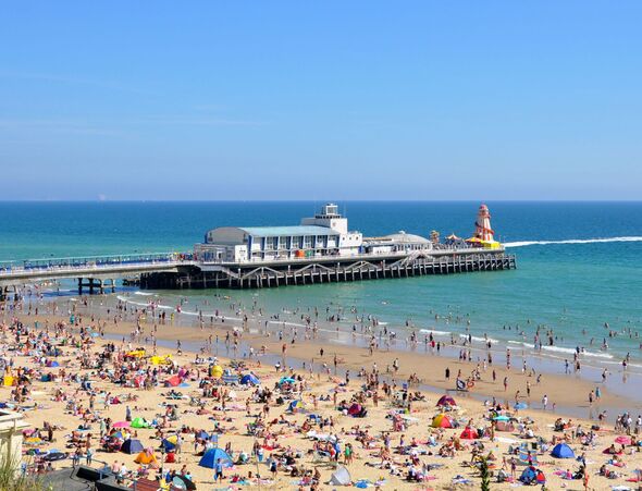 Bournemouth beach pier shut after police 'attacked' in huge heatwave brawl