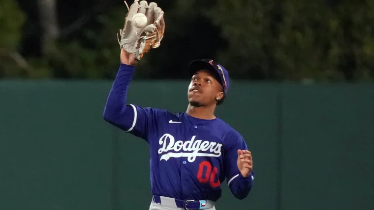 Dodgers prospect hurts himself after avoiding bat dog during minor ...