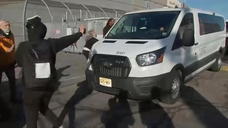 Protesters clash with ICE agents amid hunger strike at Delaney Hall in ...