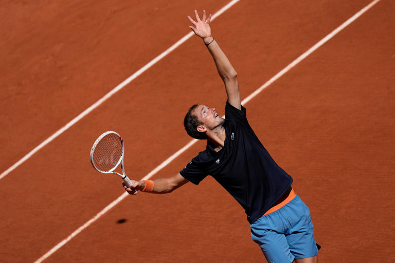 Sabalenka's necklaces sparkle in the sun during French Open win. Gauff ...