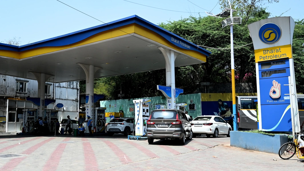 Fuel prices steady after four hikes, CNG up in Delhi-NCR