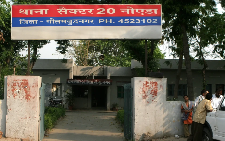 Noida woman alleges car with naked men chased her auto in daylight