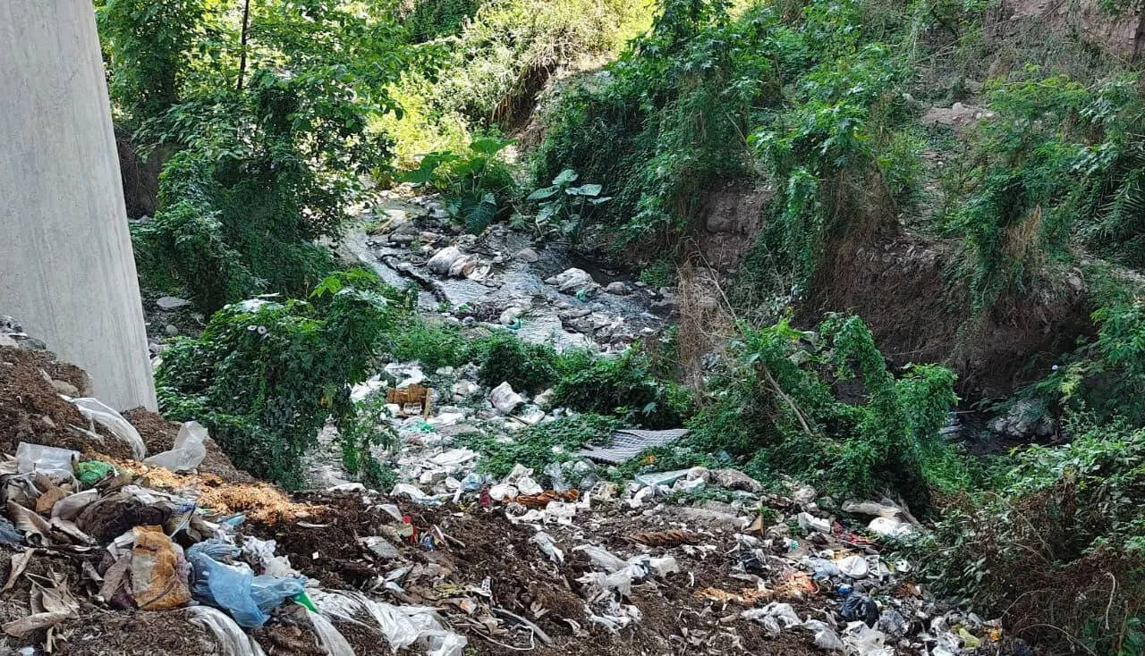 Untreated sewage pollutes river; threatens water supply