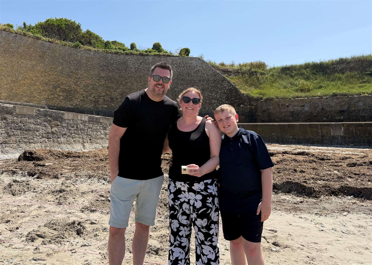 Minster mum wins KMFM’s 2 Grand in the Sand competition