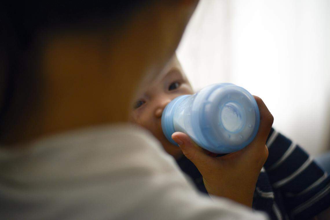 Why parents are switching from plastic to silicone baby bottles - and ...