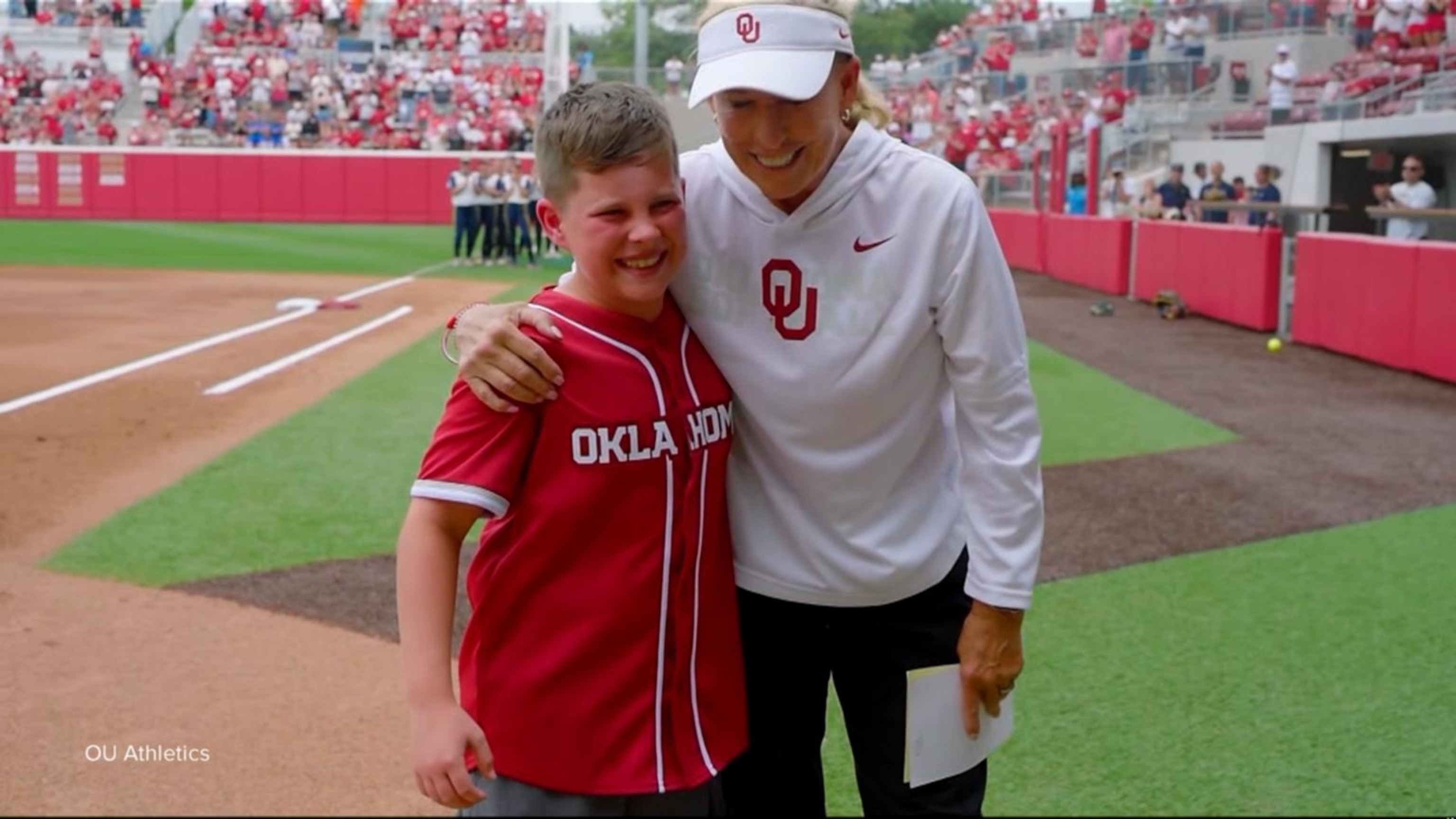 David Muir shares moment University of Oklahoma crowd helps boy sing ...