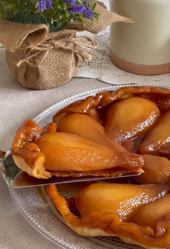 Tarta tatin de peras casera: postre clásico caramelizado y fácil