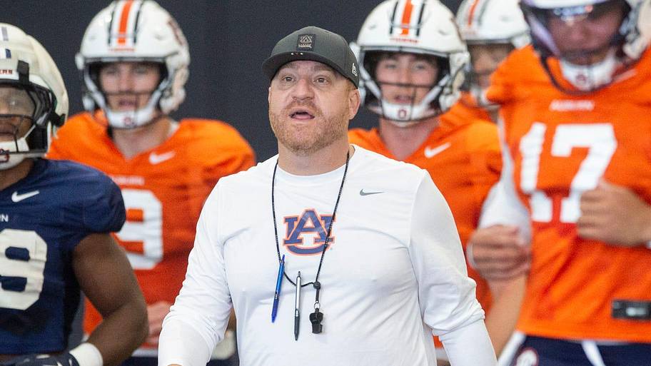 Alex Golesh extremely blunt on where he stands in SEC head coaches ...